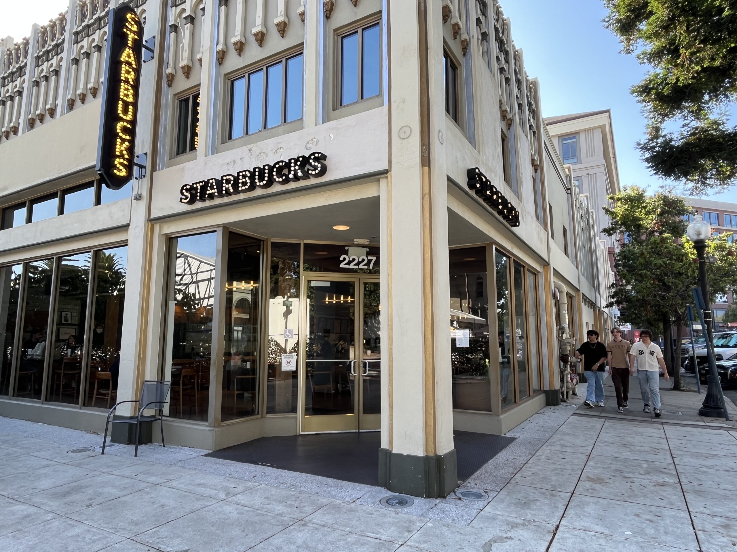 Eternal coffee break? 'Fancy' Starbucks by Courthouse Square closes ...